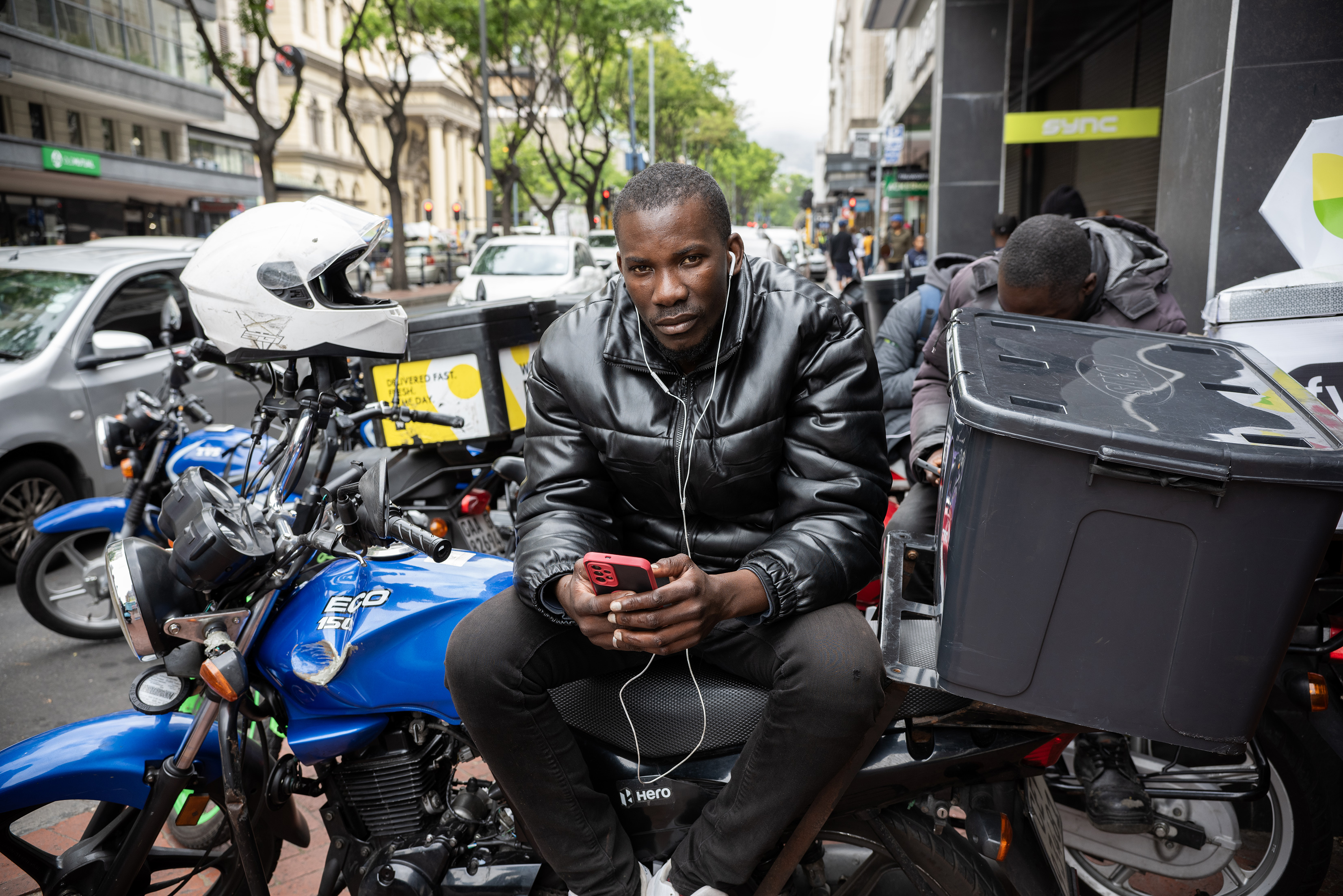 In photos: Bike delivery guys risk life and limb to deliver our goods ...